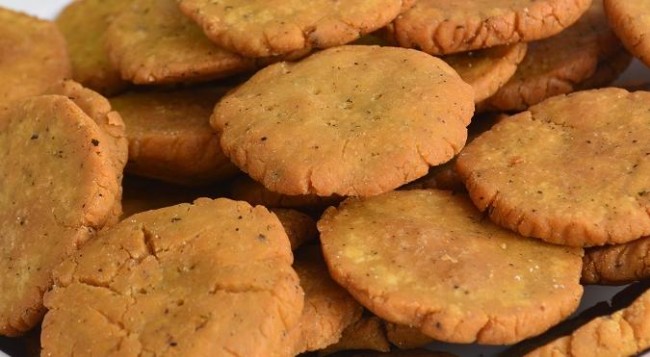 Indian Snack Recipe: Make Savory Mathri - Indoindians.com
