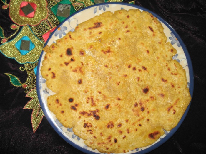 Typical Punjabi Food - Makki di Roti - Indoindians.com