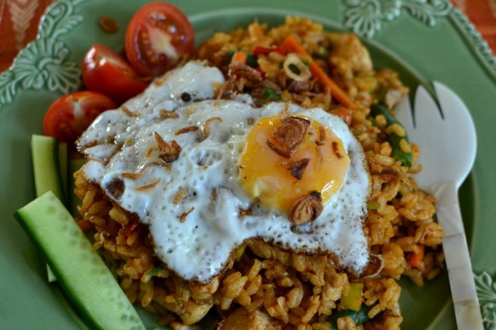 Indonesian Food: How to Make Nasi Goreng (Fried Rice) Recipe ...