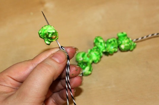 Make Popcorn Jewellery - Indoindians.com