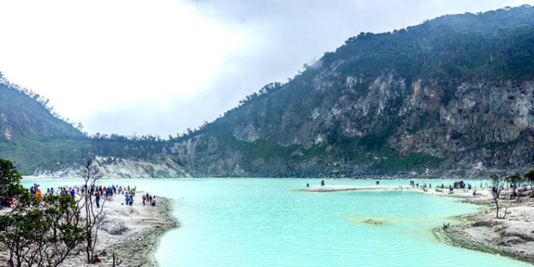 The Surreal & Beautiful Kawah Putih - Indoindians.com