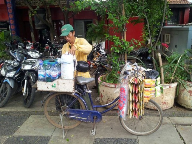 9 'Tukang' That Make Life in Indonesia Waaaaay Easier - Indoindians.com