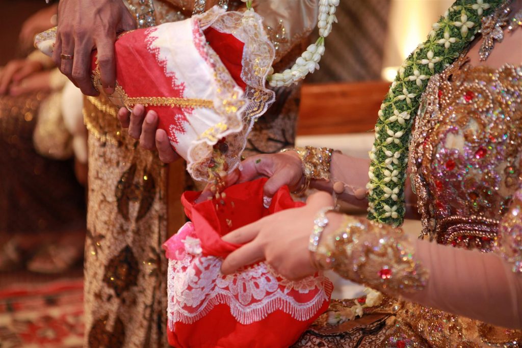The Magical Javanese Wedding Ceremony - Indoindians.com