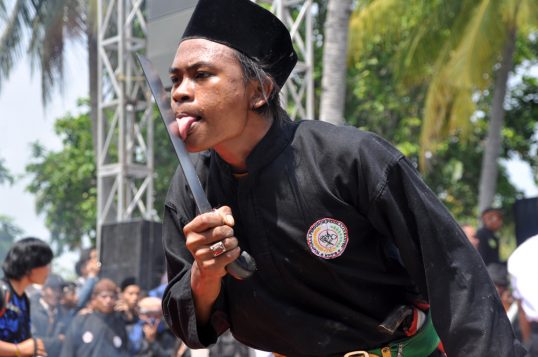 6 Weird and Wonderful Indonesian Traditions - Indoindians.com