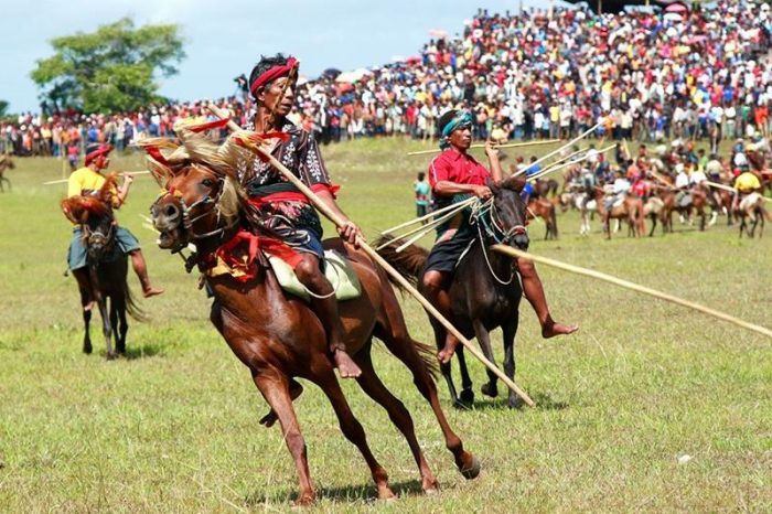 6 Weird and Wonderful Indonesian Traditions - Indoindians.com
