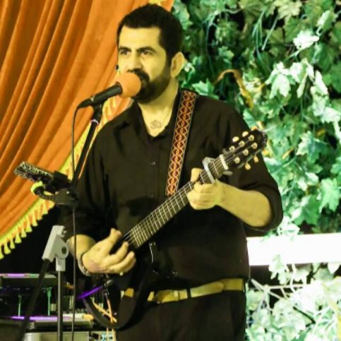 Ashish Thadani: A One Man Band - Indoindians.com