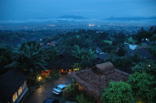 11 Restaurants in Bandung With Breathtaking Views - Indoindians.com