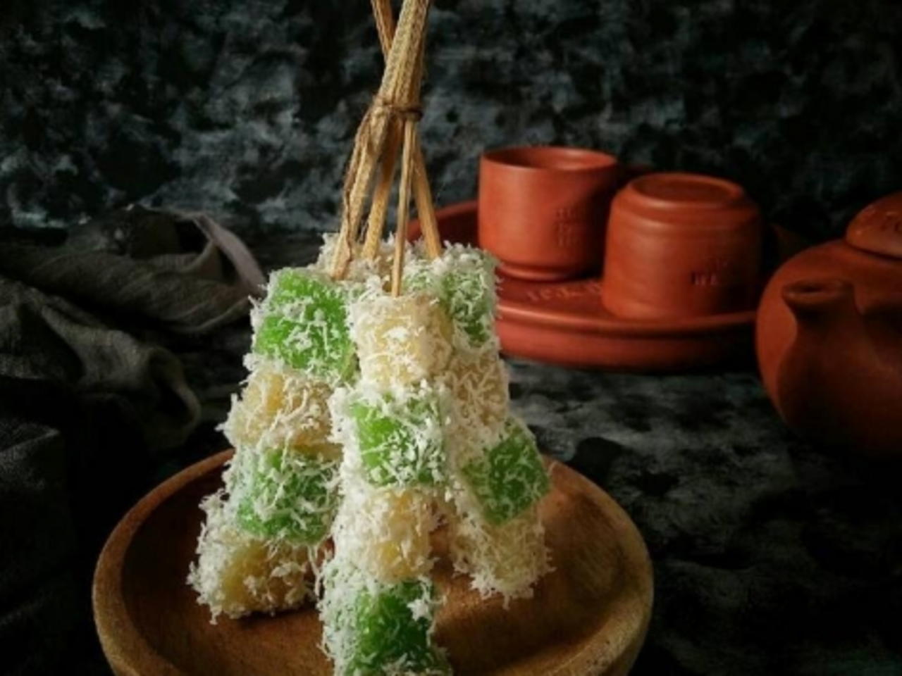 Feeling hungry for sweet & savory snacks? Here are the 10 most famous ...